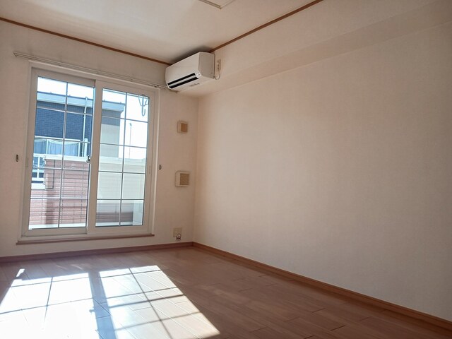 Elis 201 - Koemon, Kuki City, Saitama Prefecture1412 [1-013730801-02010 ...